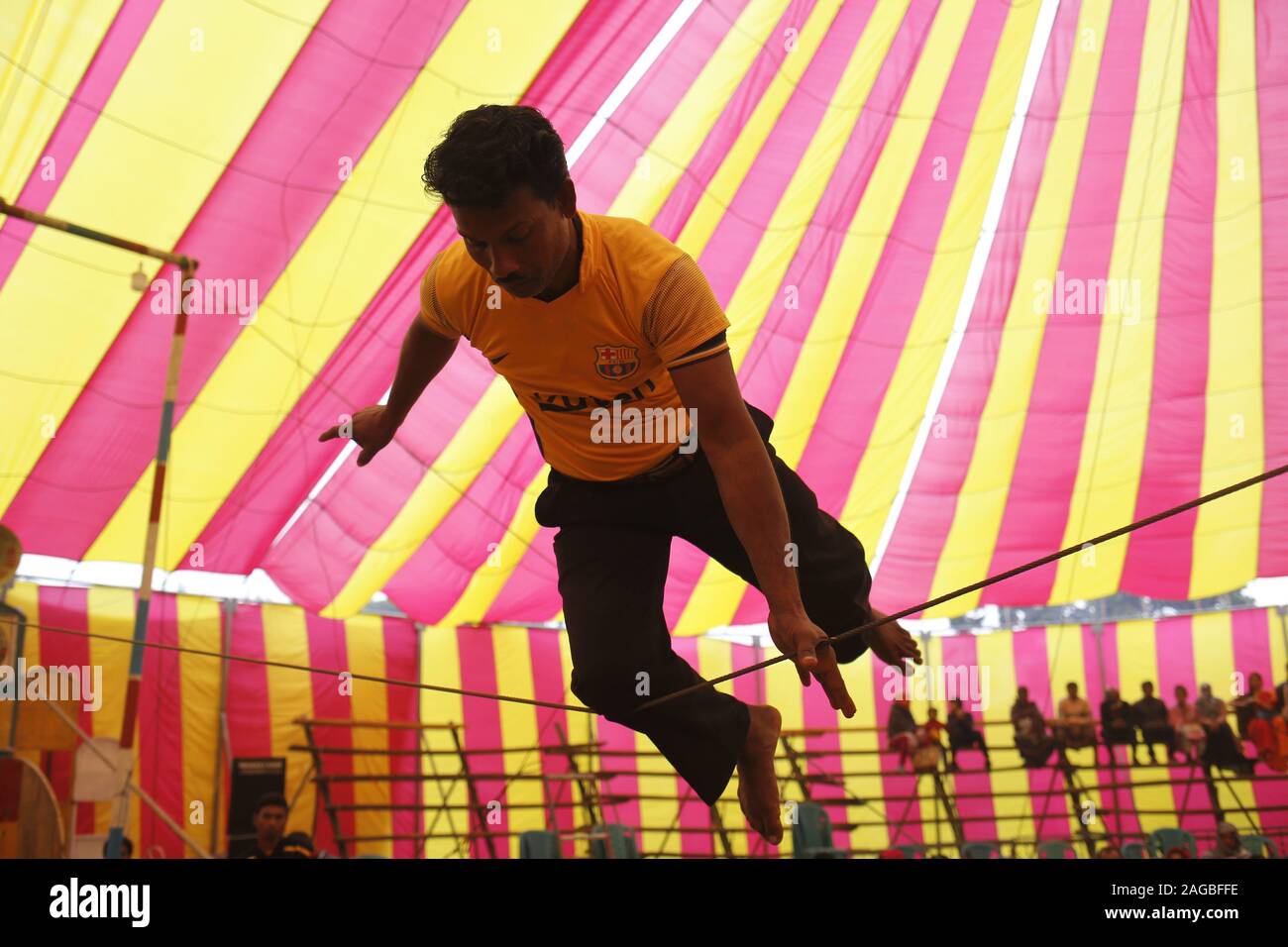 Performing a balancing act hi-res stock photography and images - Alamy