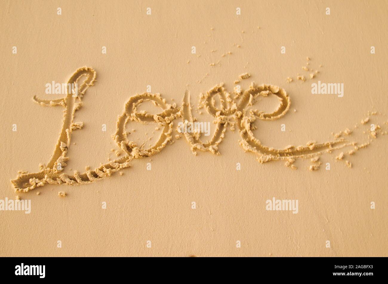 Schriftzug Liebe Love im Sand Stock Photo - Alamy