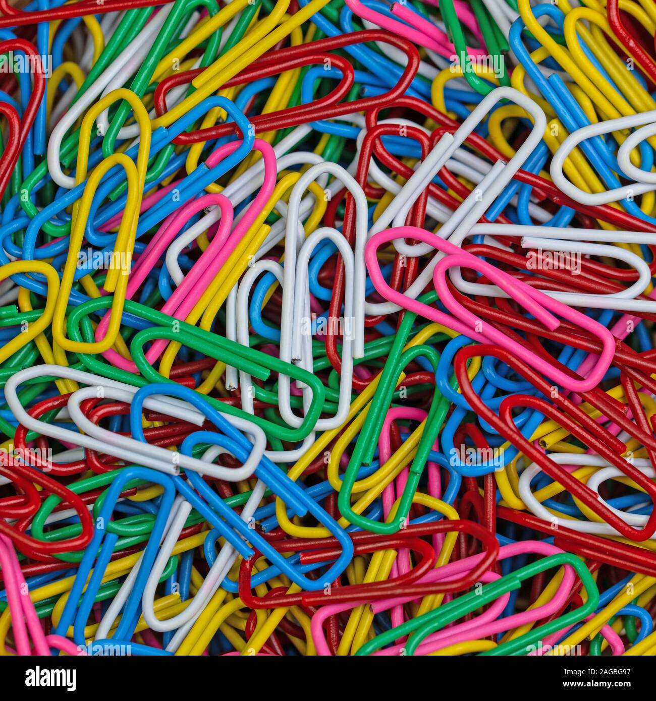 Metal and plastic paper clips hi-res stock photography and images - Alamy