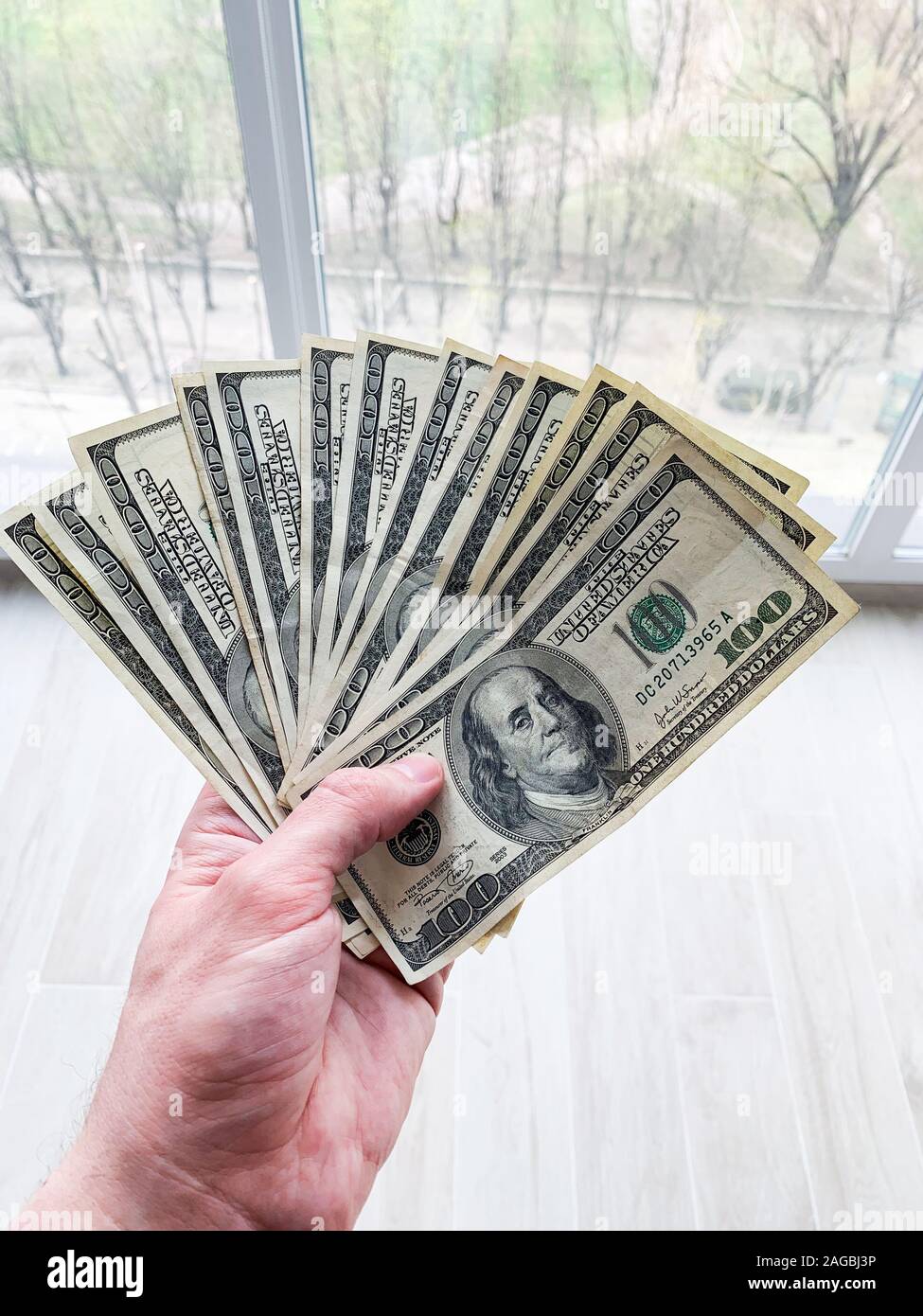 Hand holding banknote bundle of US dollar in hand Stock Photo - Alamy