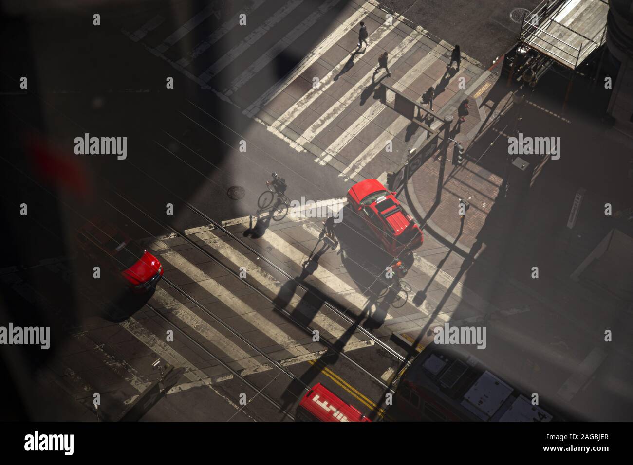 Intersection and pedestrians red light hi-res stock photography and ...