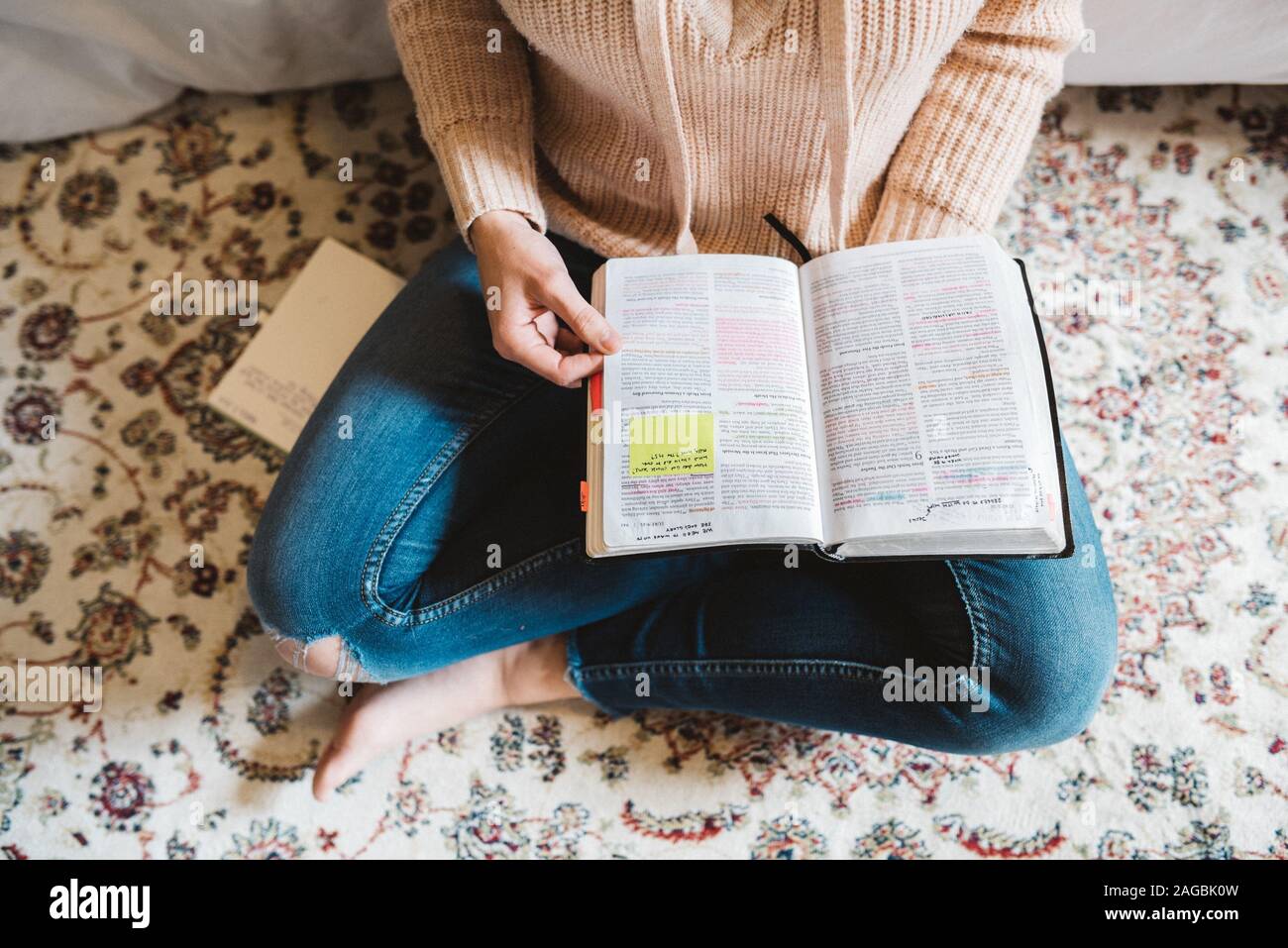 Woman reading bible Stock Photo - Alamy