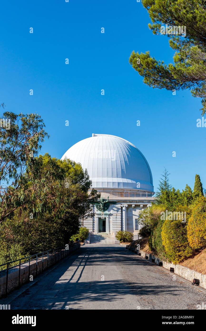 Observatory garden telescope hi-res stock photography and images - Alamy