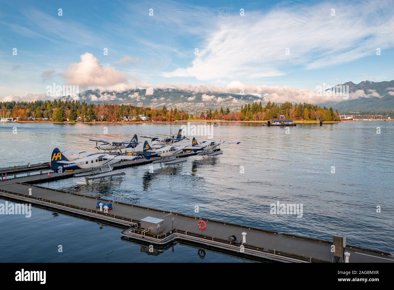 Seaplanes in vancouver bay hi-res stock photography and images - Alamy