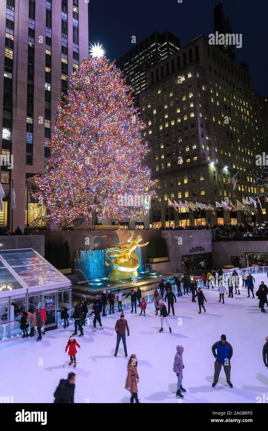 The Rockefeller Center Christmas Tree, NYC, USA Stock Photo - Alamy