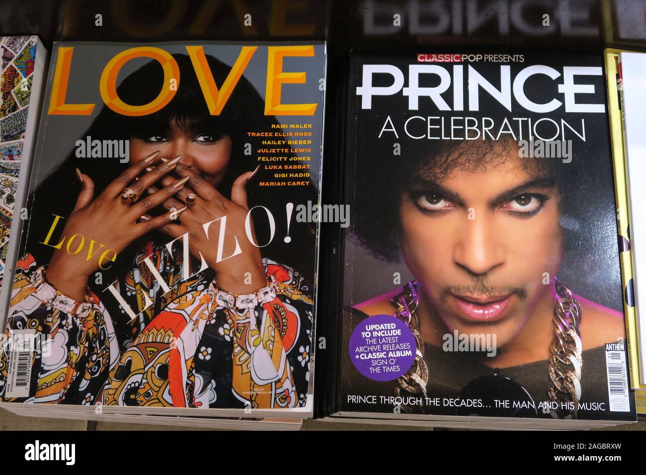 Magazine display shop hi-res stock photography and images - Alamy