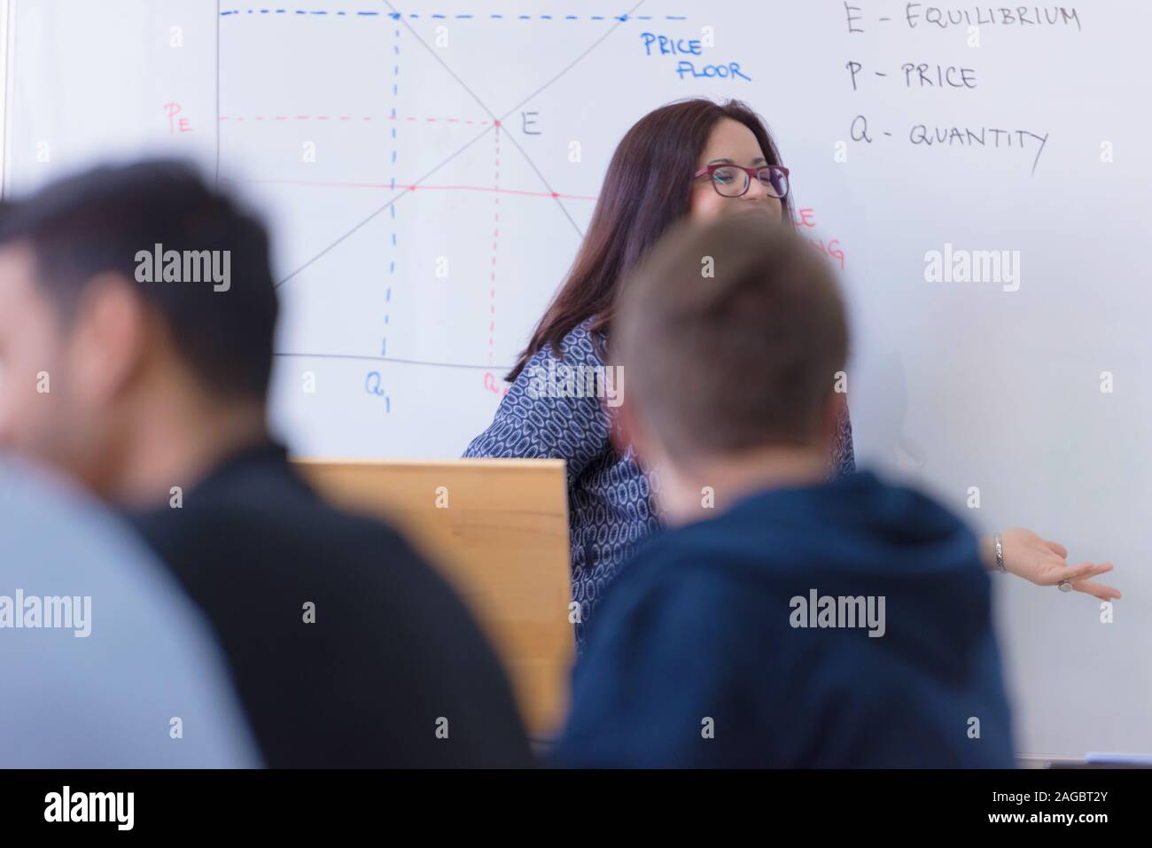 Female professor explain to students and interact with them in the ...