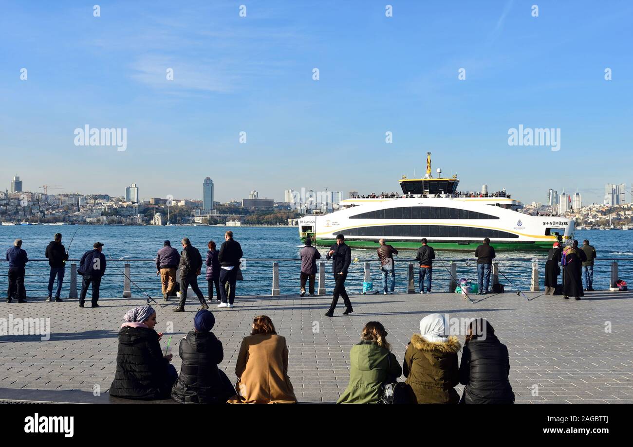 Istanbul, Turkey. Üsküdar harbor Stock Photo - Alamy