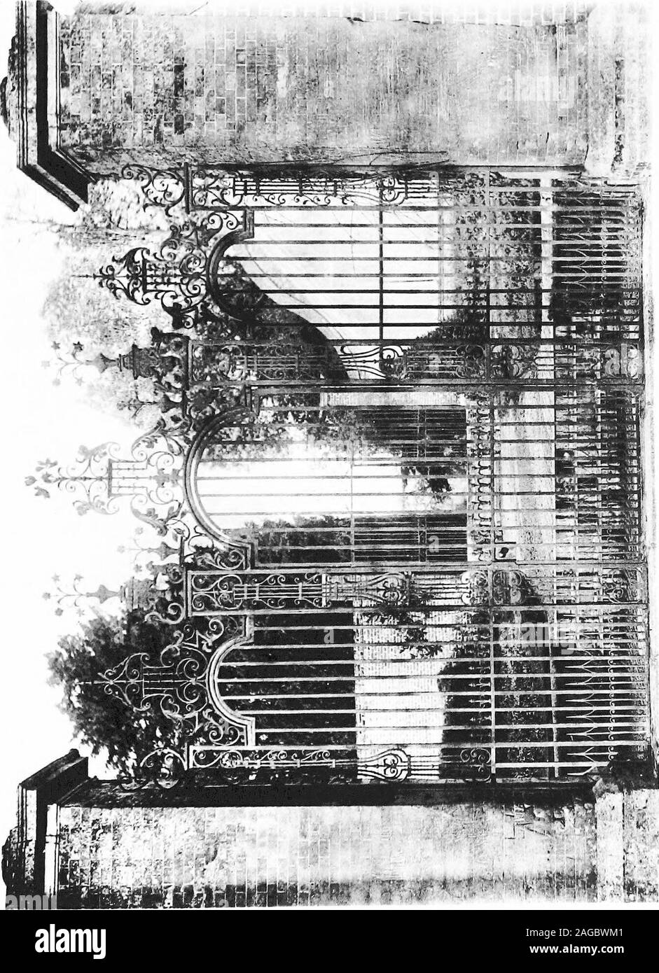 Heavy main gates Black and White Stock Photos & Images - Alamy