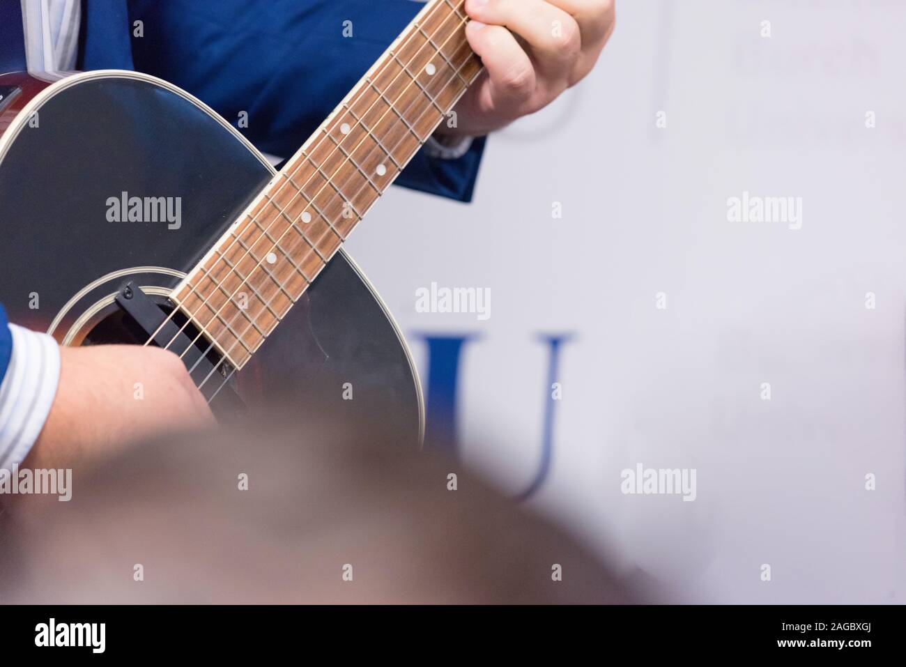 Happy friends doing party playing guitar Stock Photo - Alamy