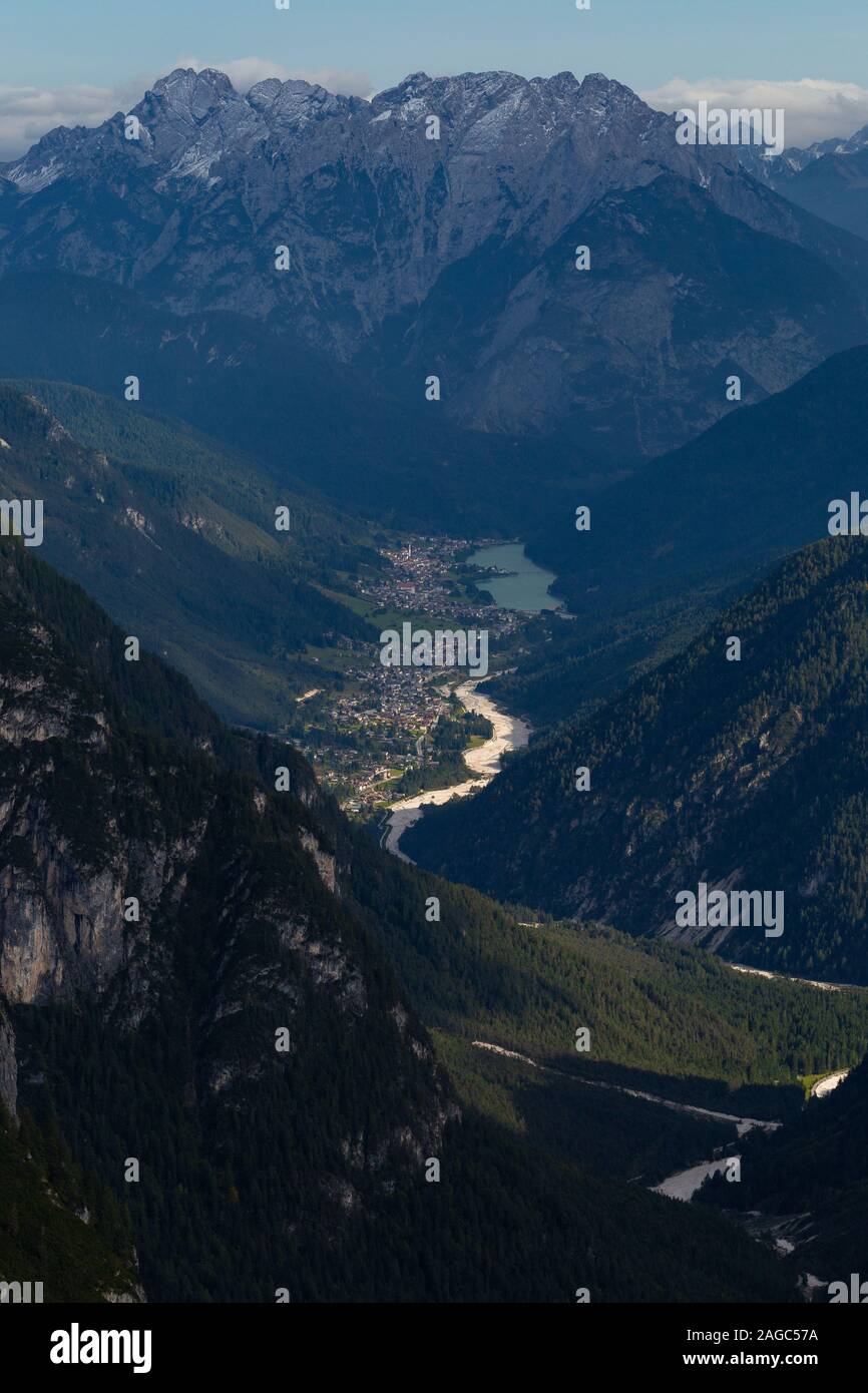 Vertical high angle shot of a breathtaking view of a village at the ...