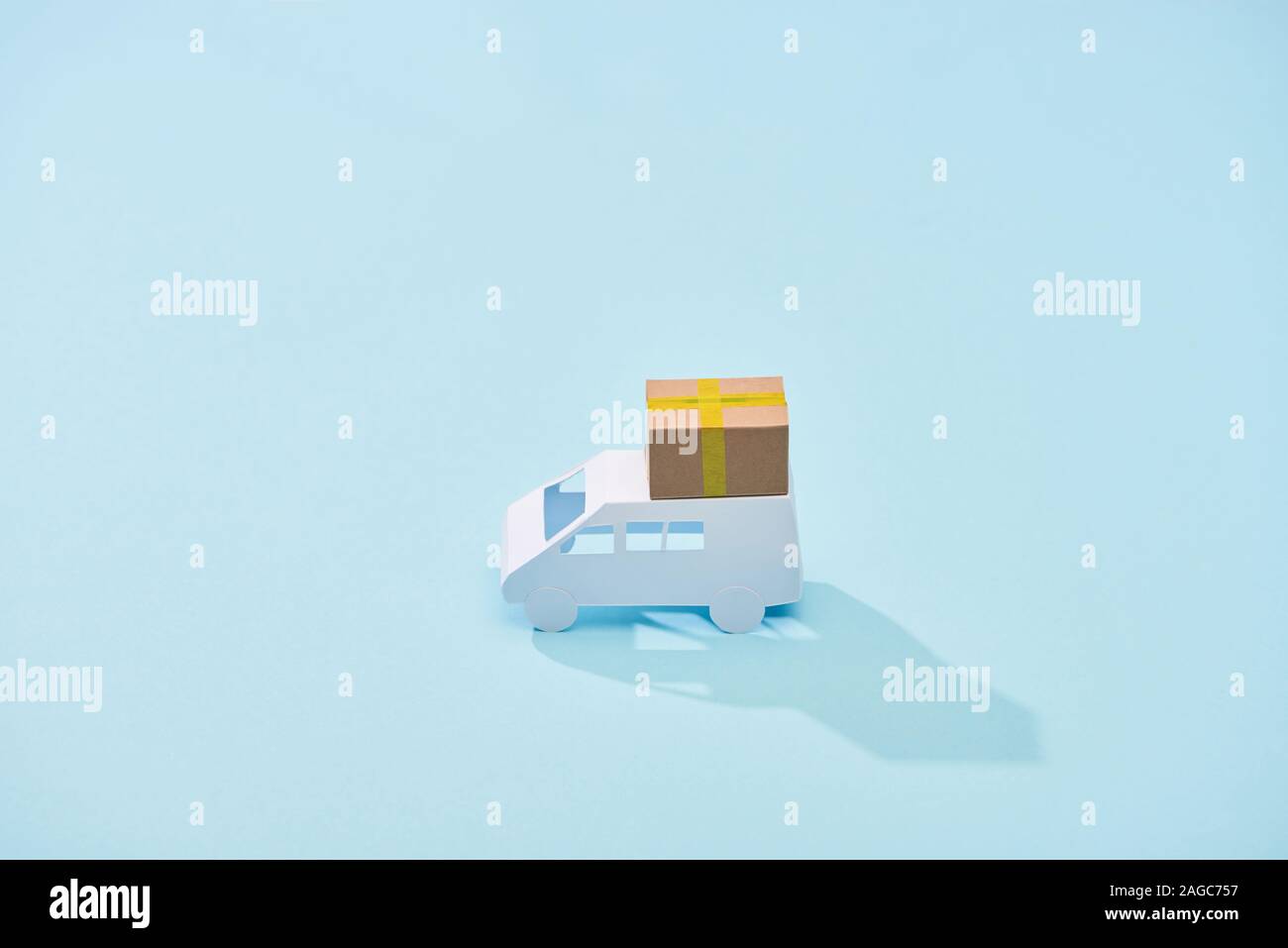 White mini van hi-res stock photography and images - Alamy