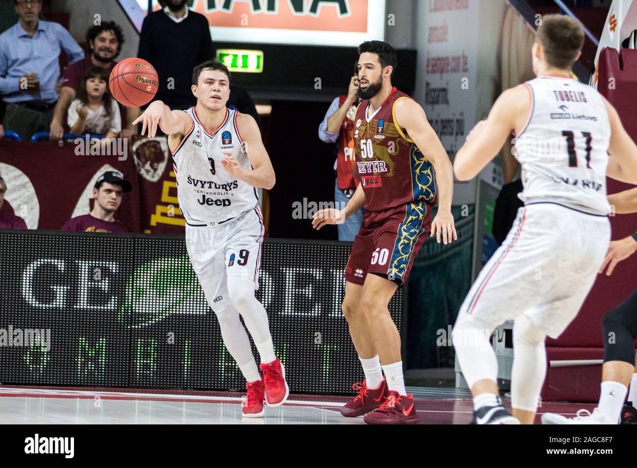 Venezia, Italy, 18 Dec 2019, passaggio of francisco cruz (rytas vilnius ...