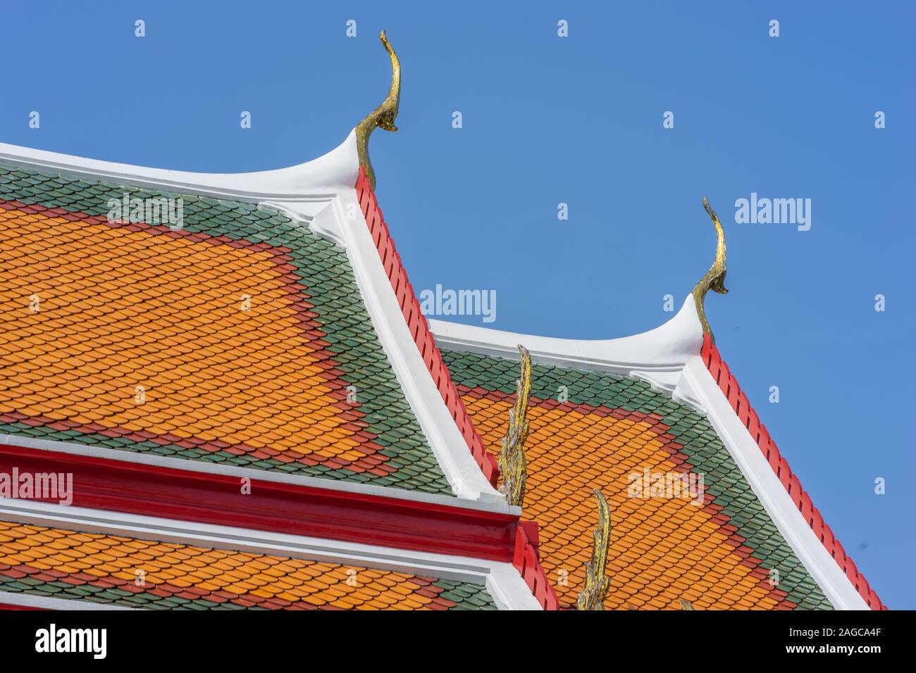 The ornamental elements of the Grand Palace in Bangkok are worth every ...