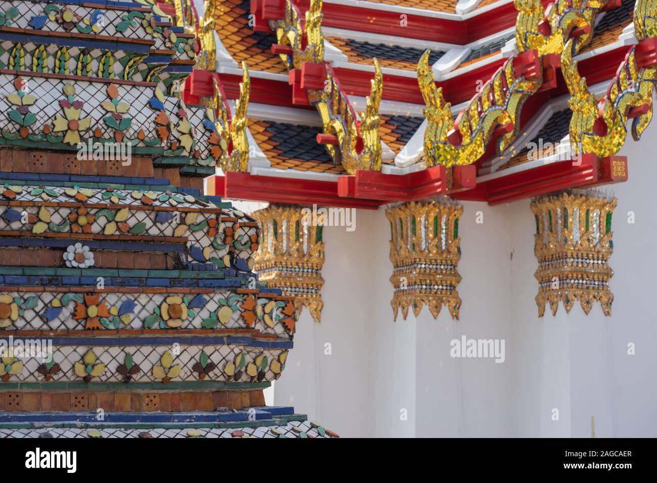 The ornamental elements of the Grand Palace in Bangkok are worth every ...