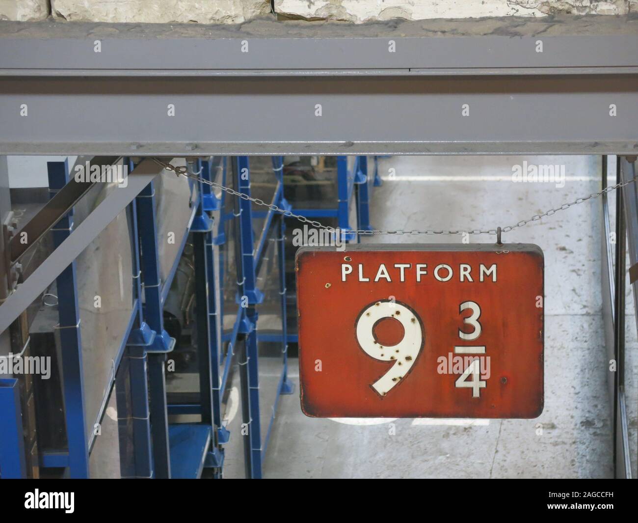 Platform 9 three quarters hi-res stock photography and images - Alamy