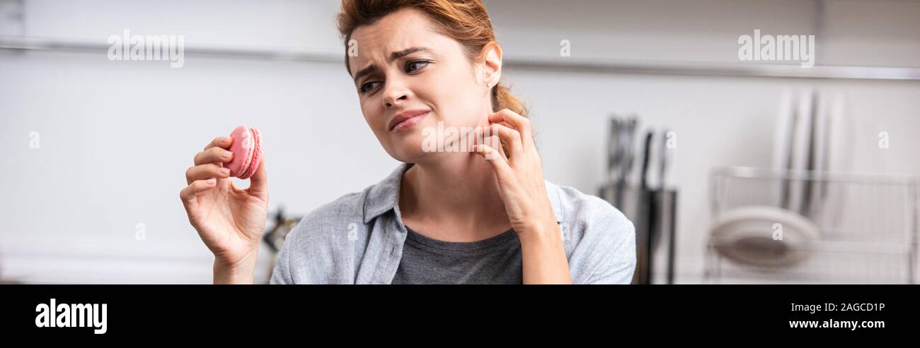 Woman scratch neck hi-res stock photography and images - Alamy