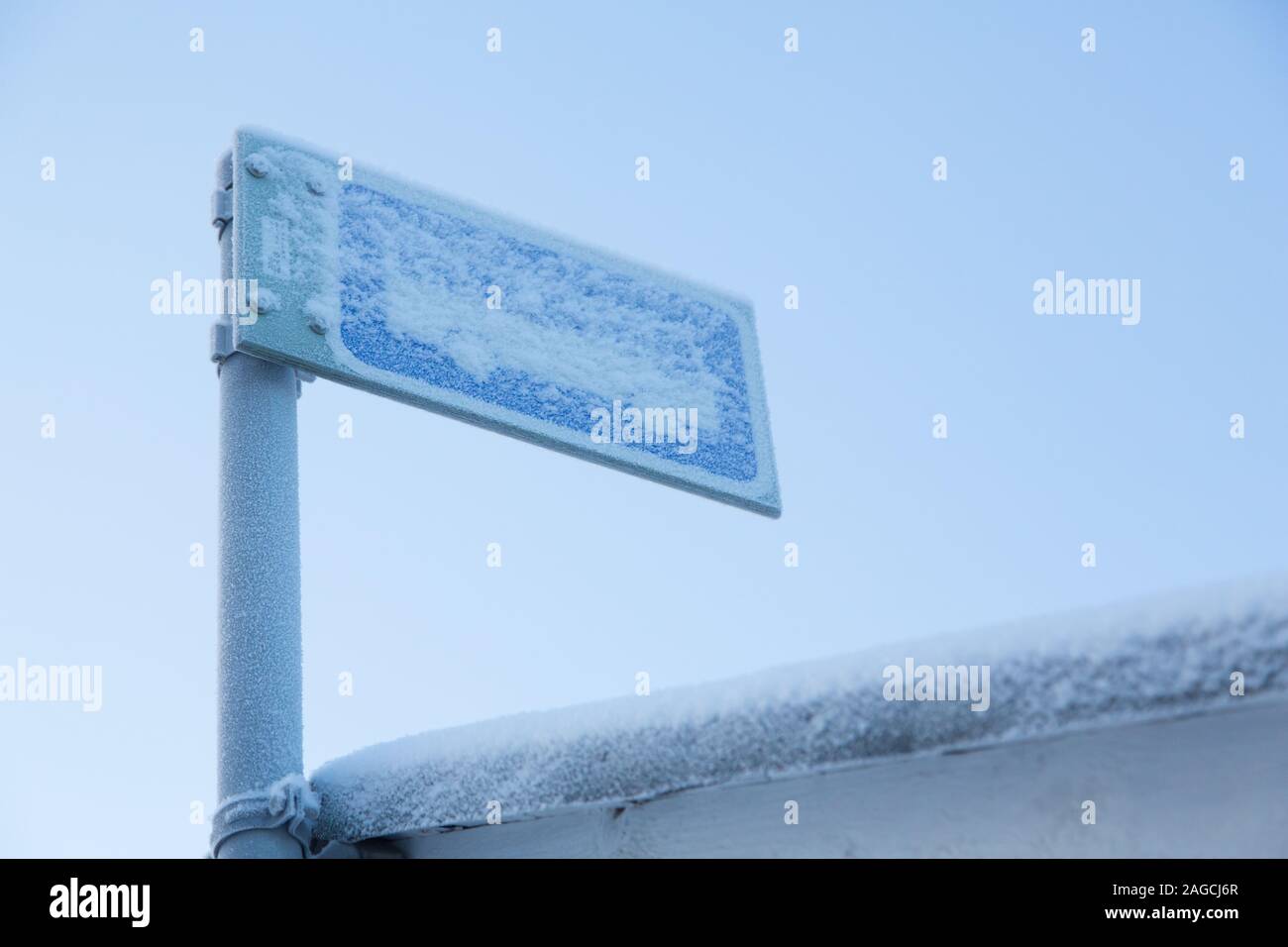 Bus stop sign in the winter Stock Photo - Alamy