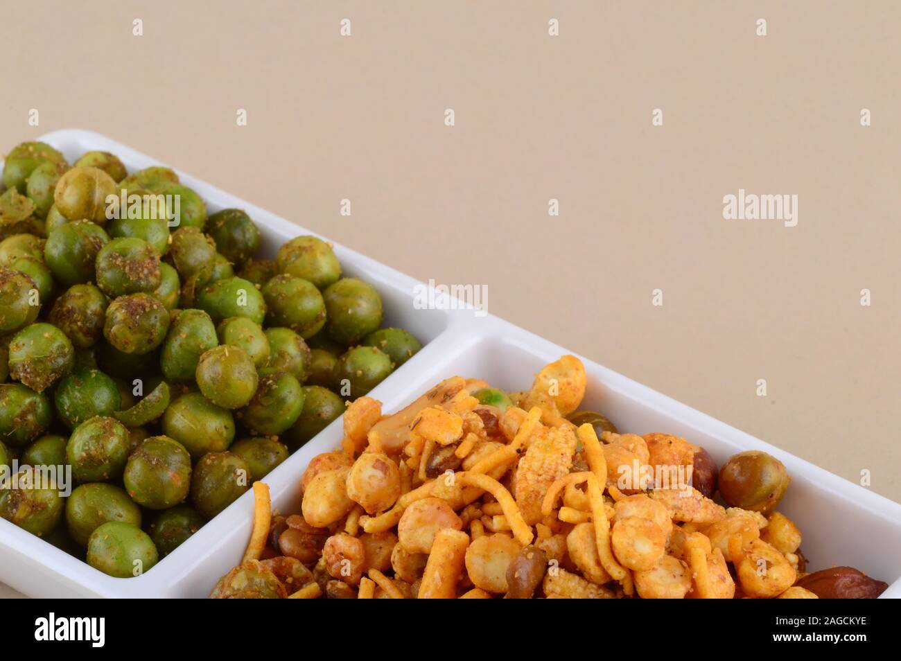 Green matar dal hi-res stock photography and images - Alamy