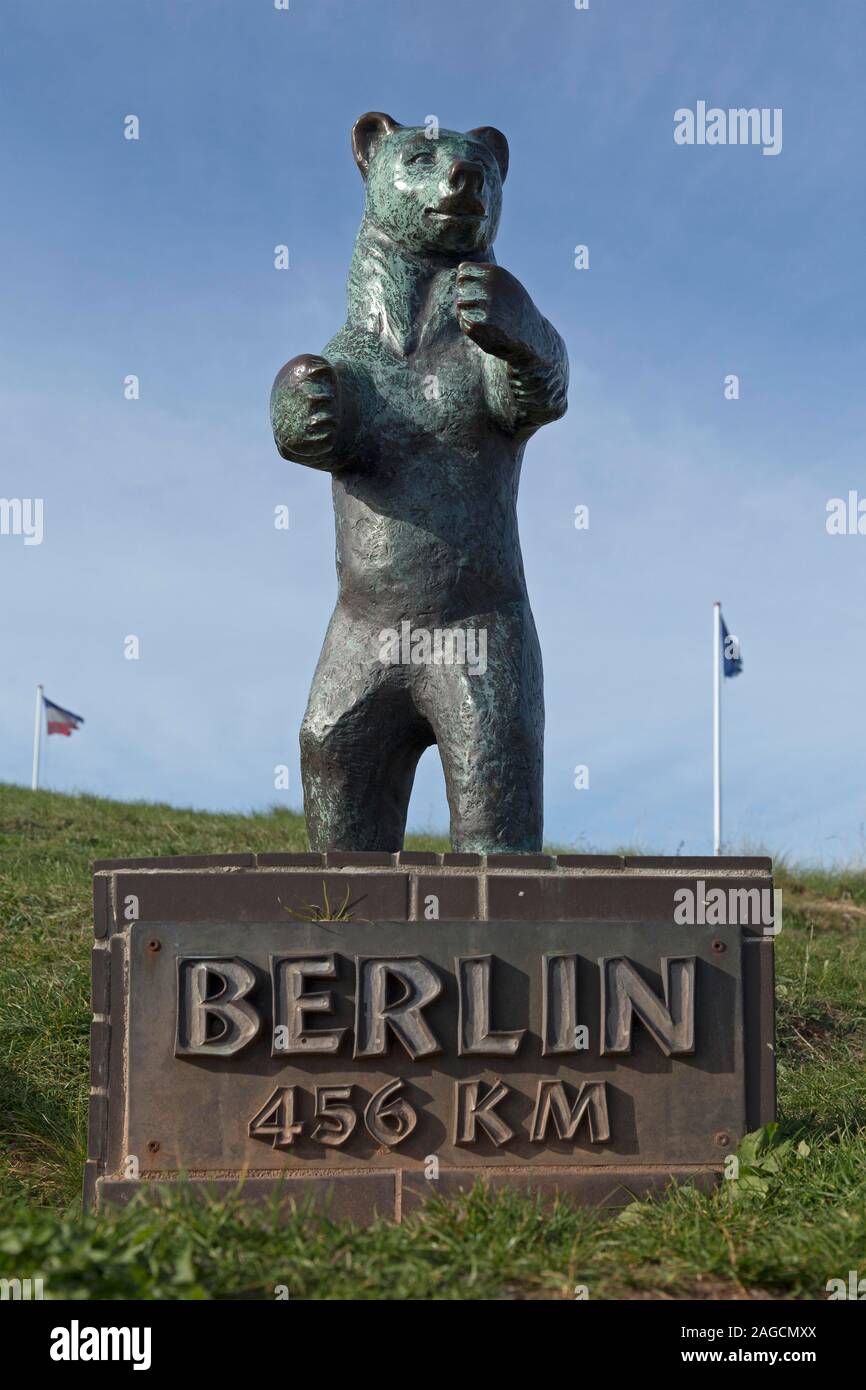 Berlin bear statue hi-res stock photography and images - Alamy