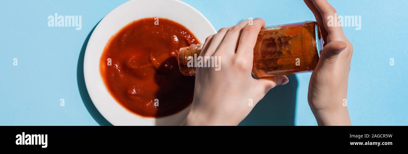 Pouring ketchup bottle hi-res stock photography and images - Alamy