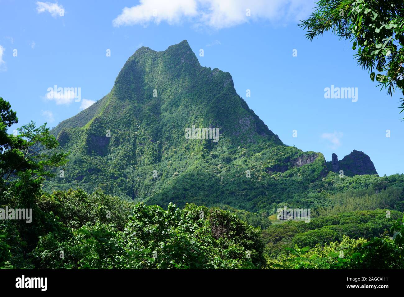 Tahiti volcano hi-res stock photography and images - Alamy