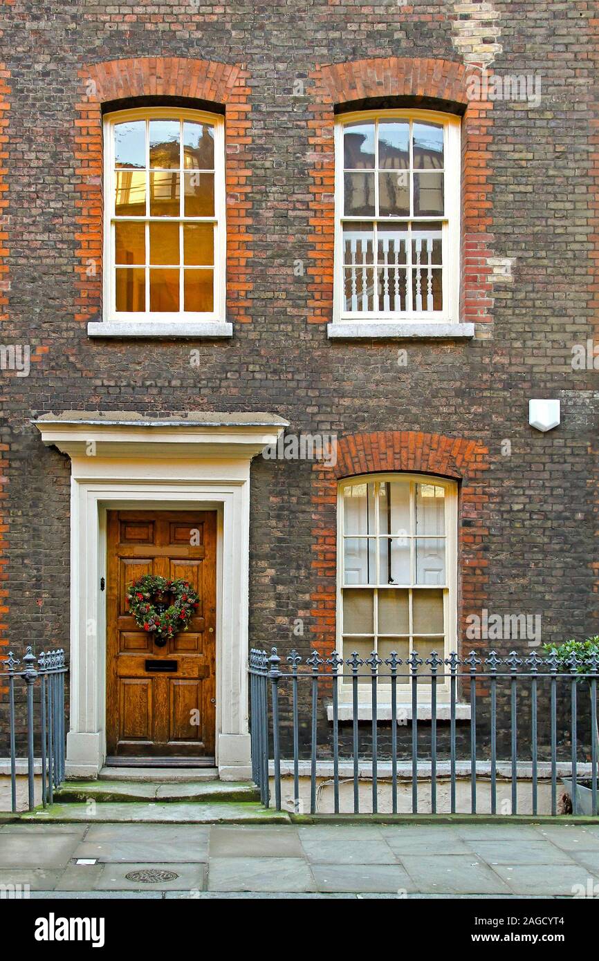 Typical london house hi-res stock photography and images - Alamy