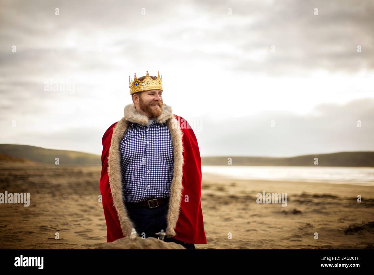 Man dressed as a king at the beach Stock Photo - Alamy