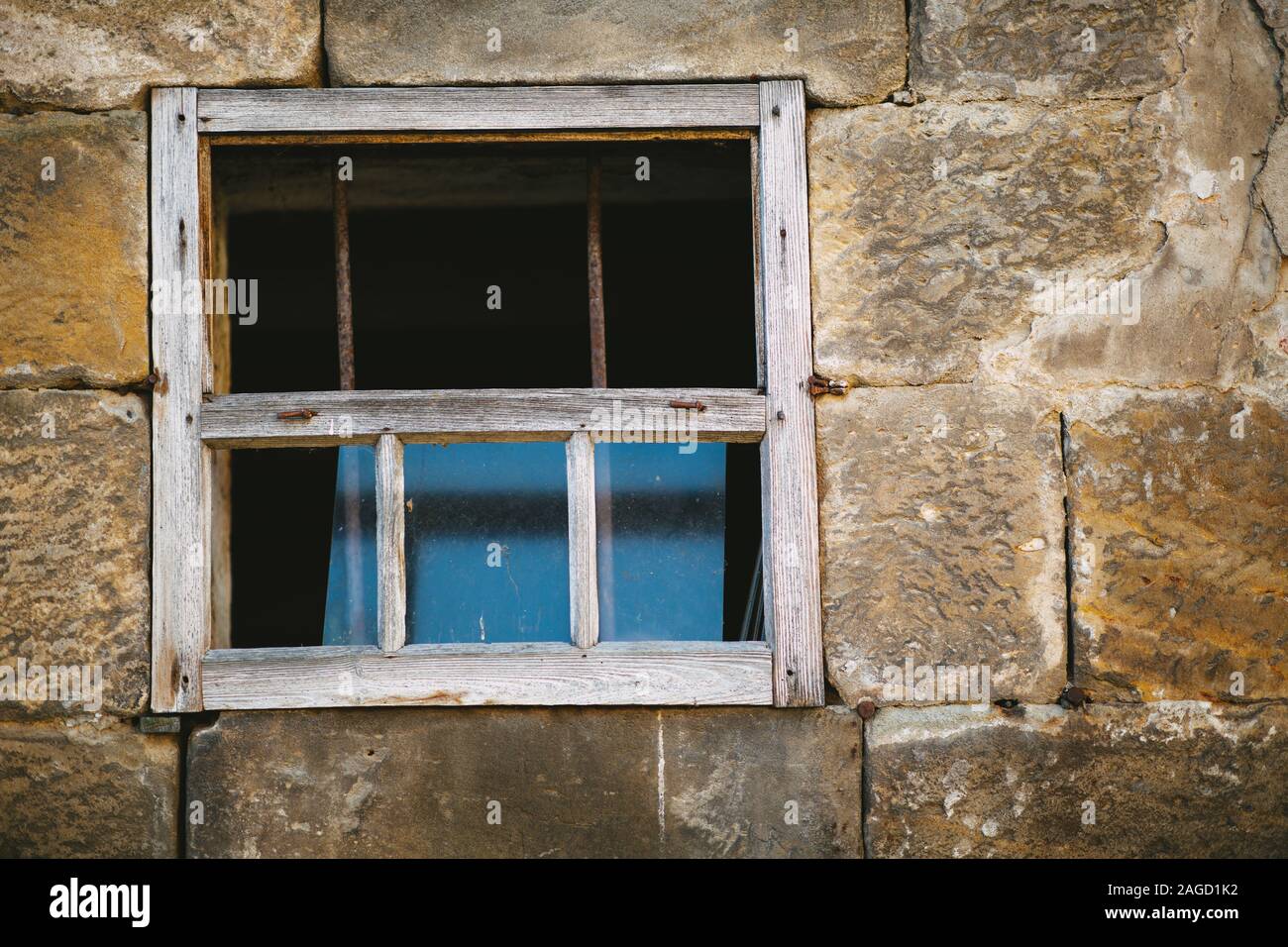 Empty stone window frames hi-res stock photography and images - Alamy