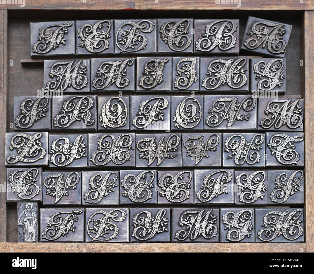 Medieval printing letters hi-res stock photography and images - Alamy