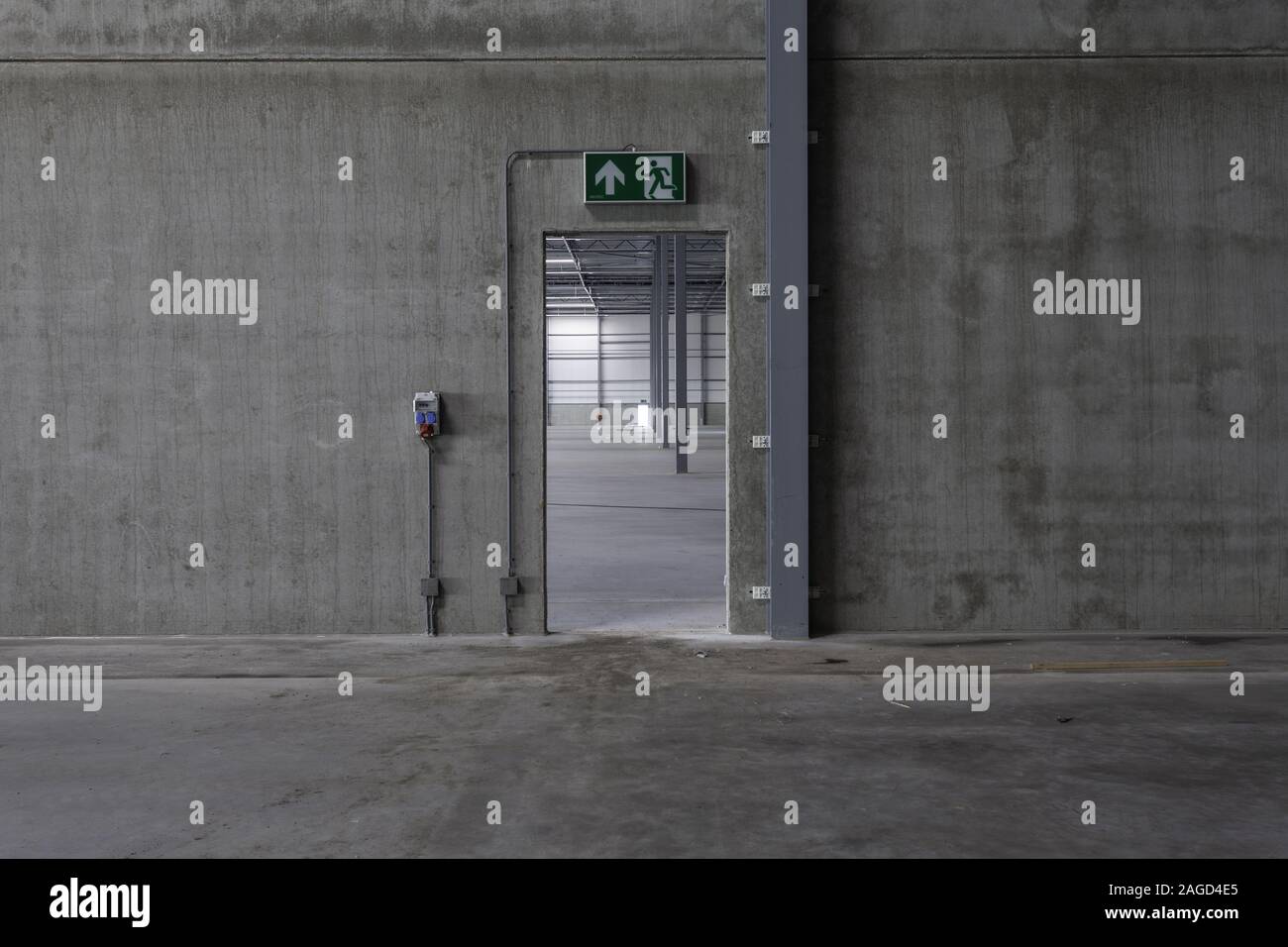 Distribution center containers hi-res stock photography and images - Alamy
