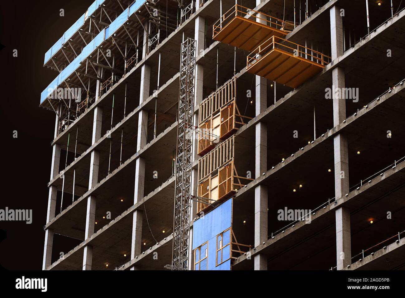 Glass Elevator Exterior High Resolution Stock Photography and Images ...