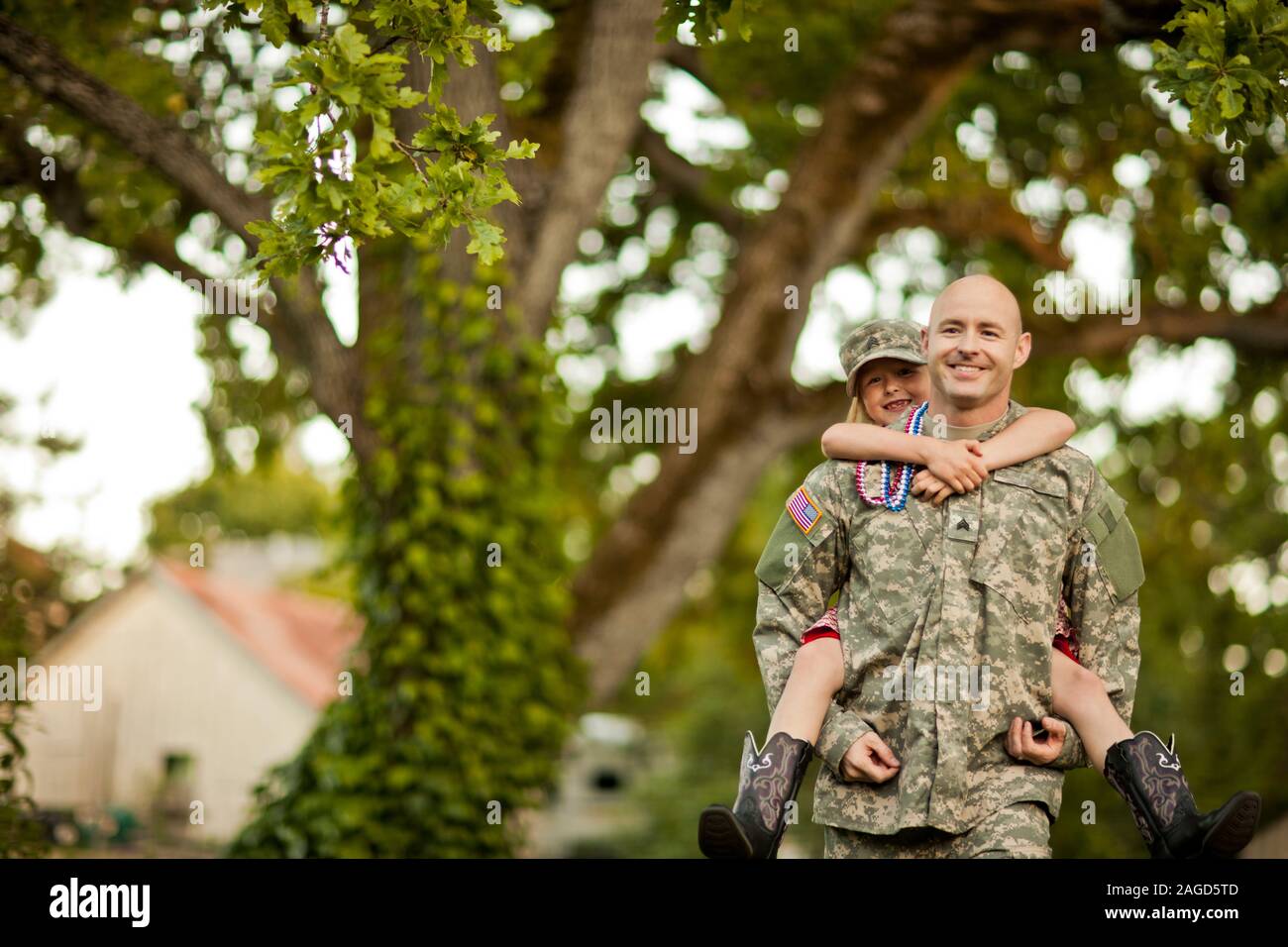 Soldiers bonding hi-res stock photography and images - Alamy