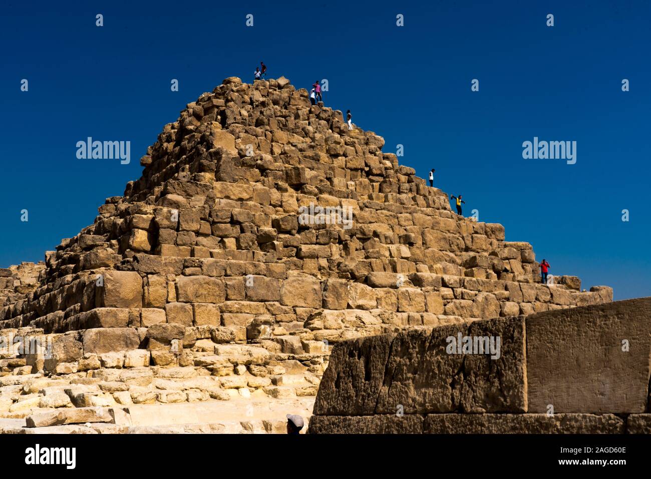Climbing great pyramid egypt hi-res stock photography and images - Alamy
