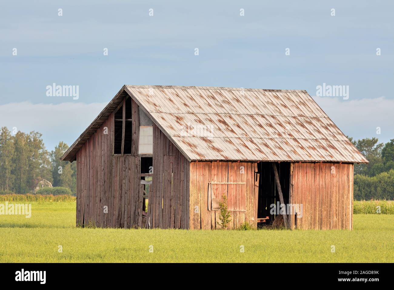 Wooden hay barn hi-res stock photography and images - Alamy