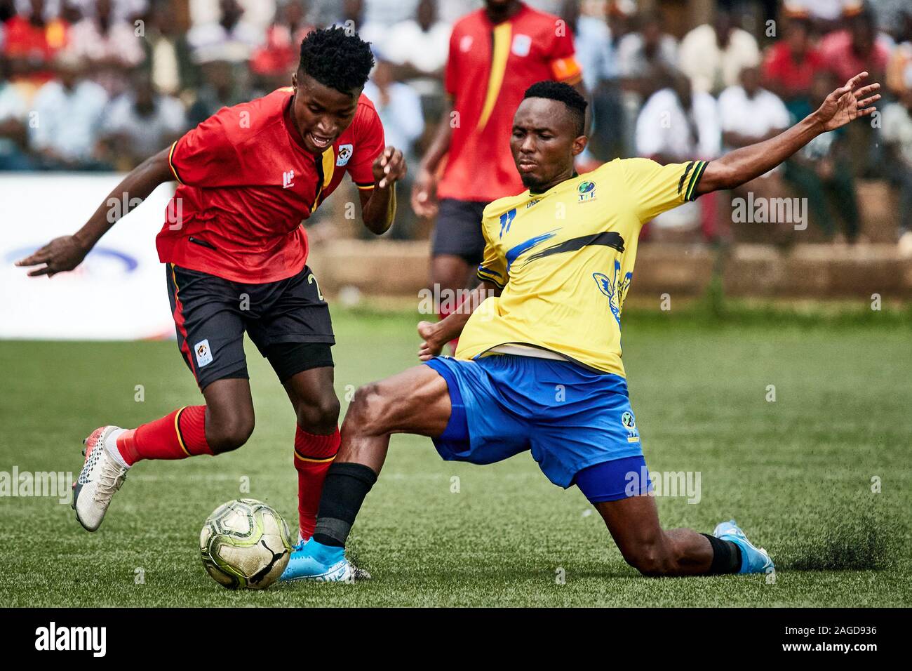 Kampala, Uganda. 17 Dec 2019. Allan Okello (20, Uganda) moves past ...