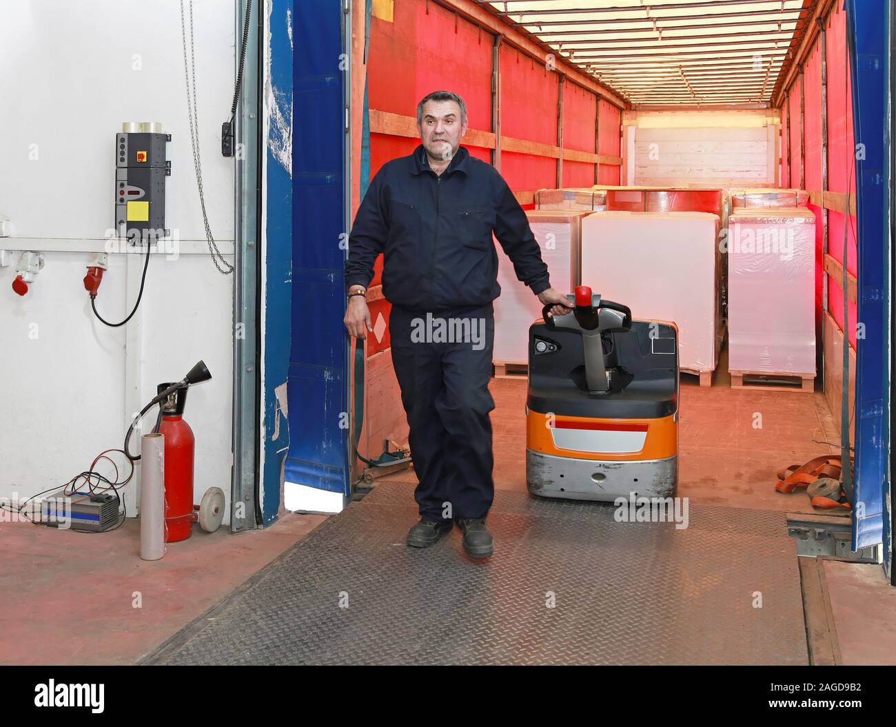 Forklift loading truck goods hi-res stock photography and images - Alamy