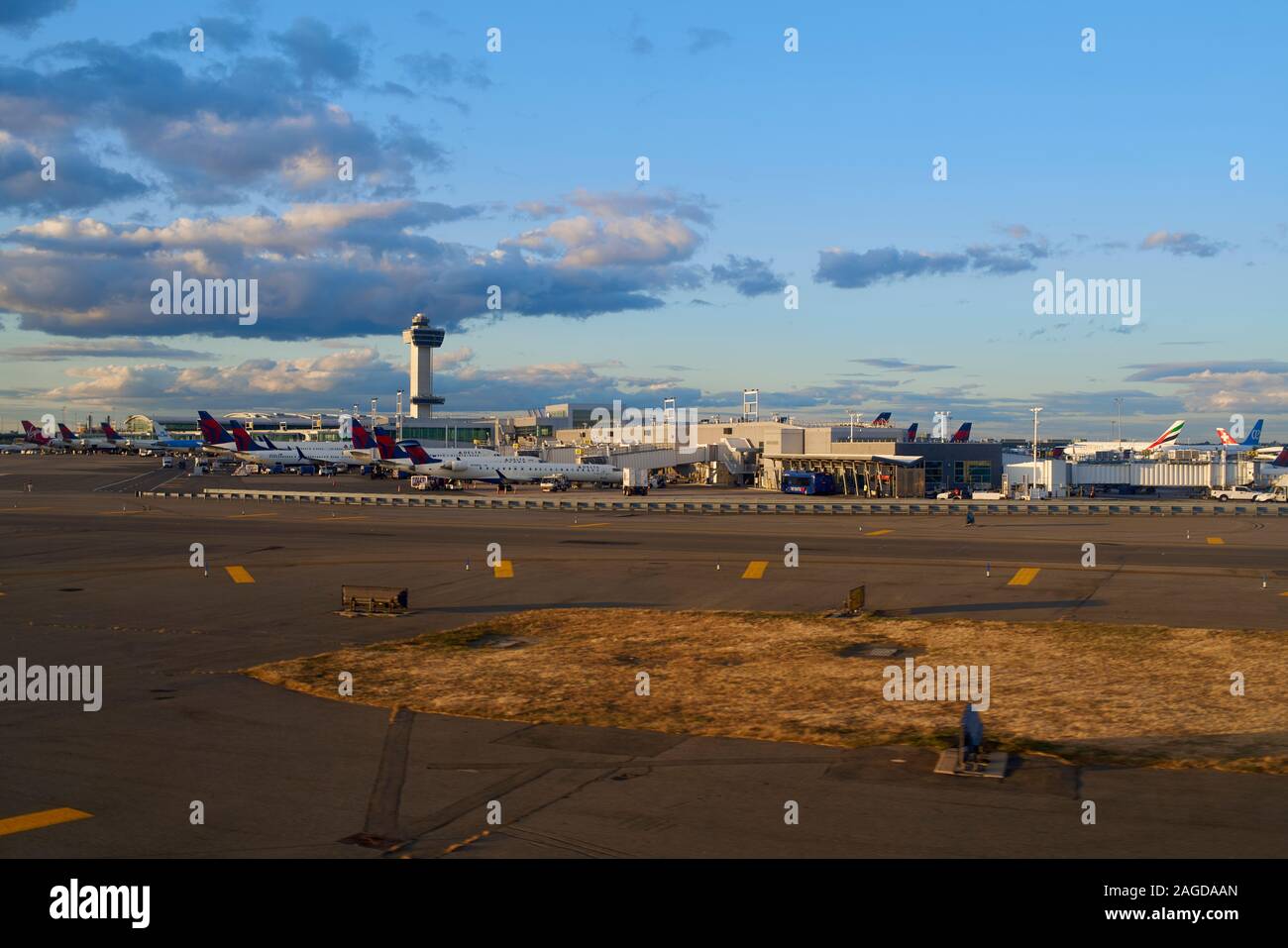 Ground control tower hi-res stock photography and images - Alamy