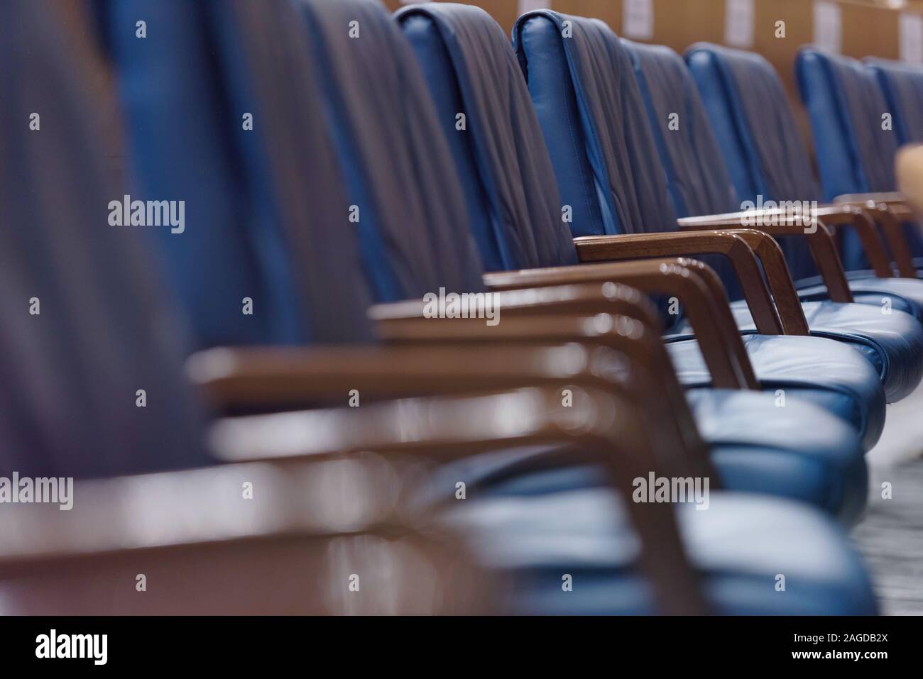 Empty computer classroom seats hi-res stock photography and images - Alamy