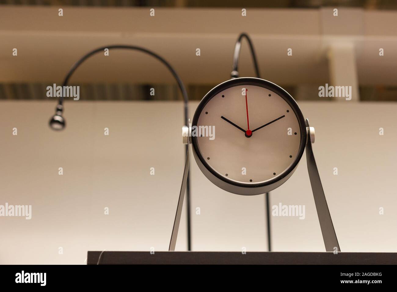 watch arrow minimalistic desktop background simple geometry Stock Photo ...