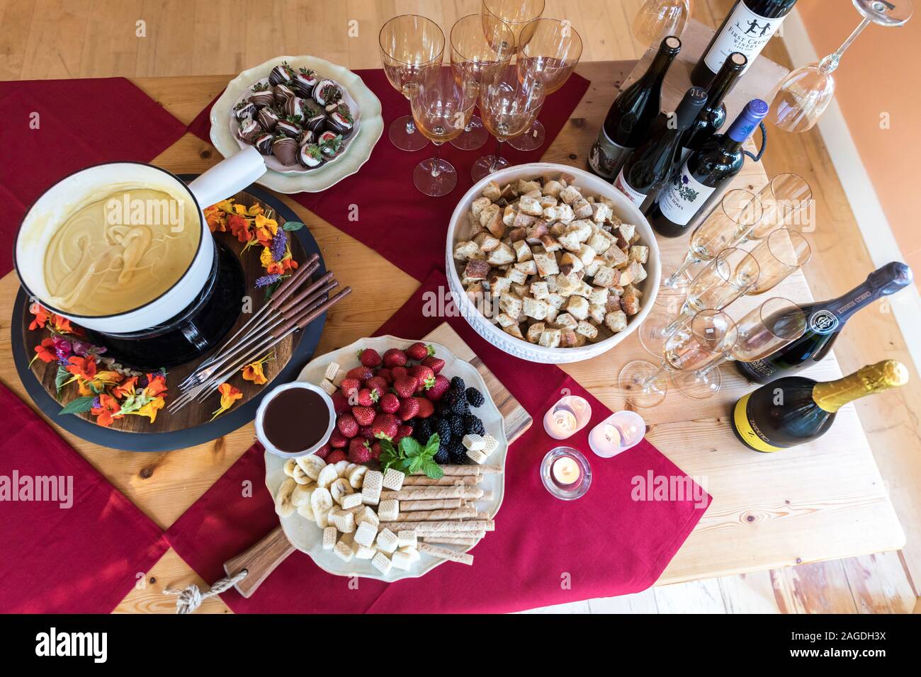 Overhead shot table hi-res stock photography and images - Alamy