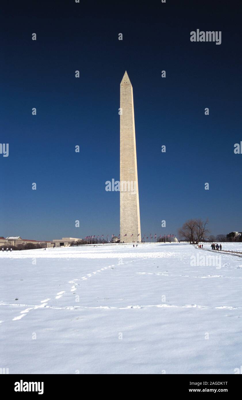 Washington Monument in the snow Stock Photo - Alamy