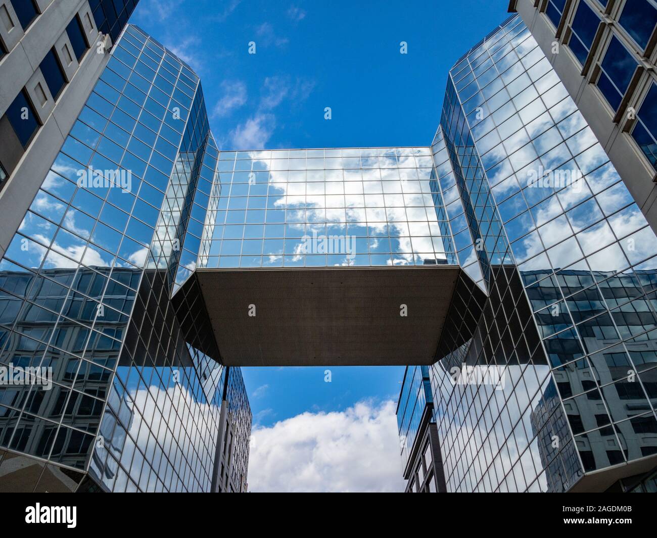Buildings horizontal hi-res stock photography and images - Alamy