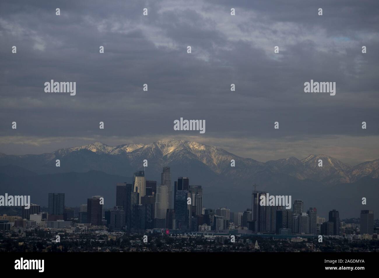 The downtown los angeles skyline on wednesday hi-res stock photography ...