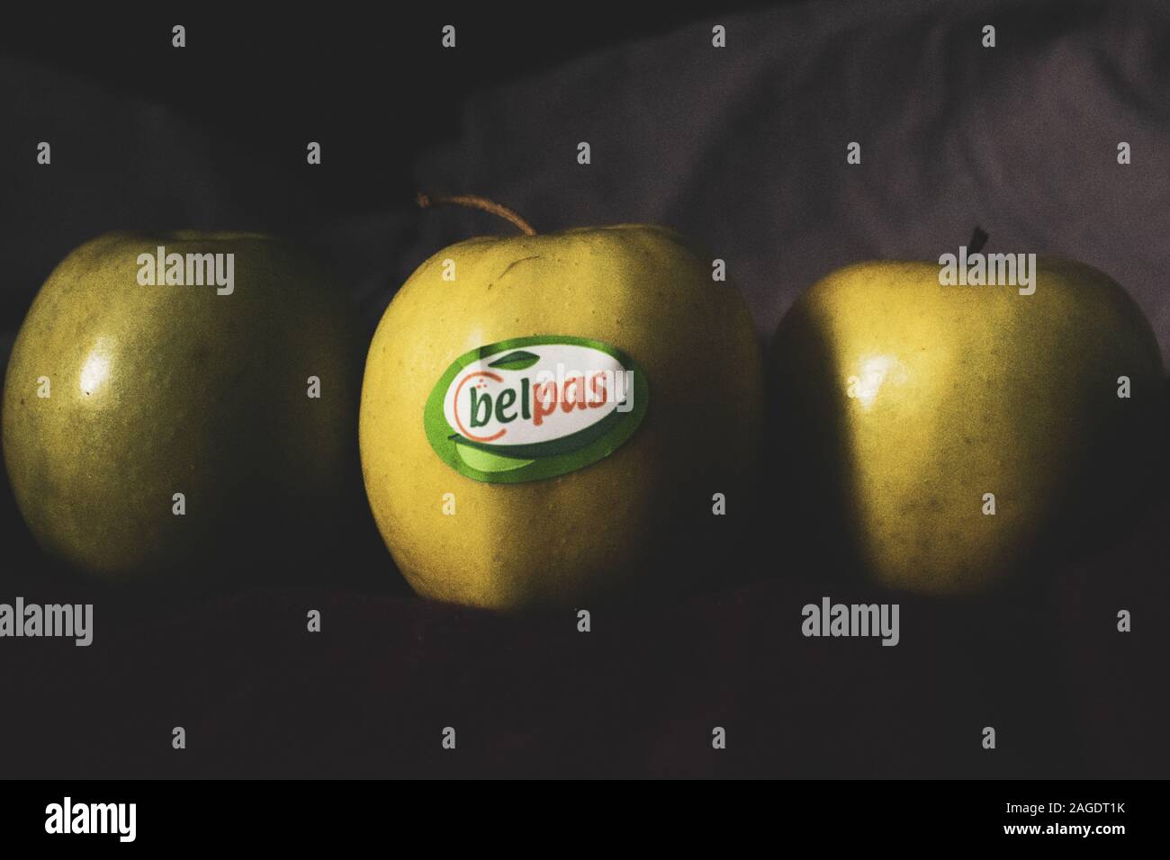 apples on bed Stock Photo - Alamy