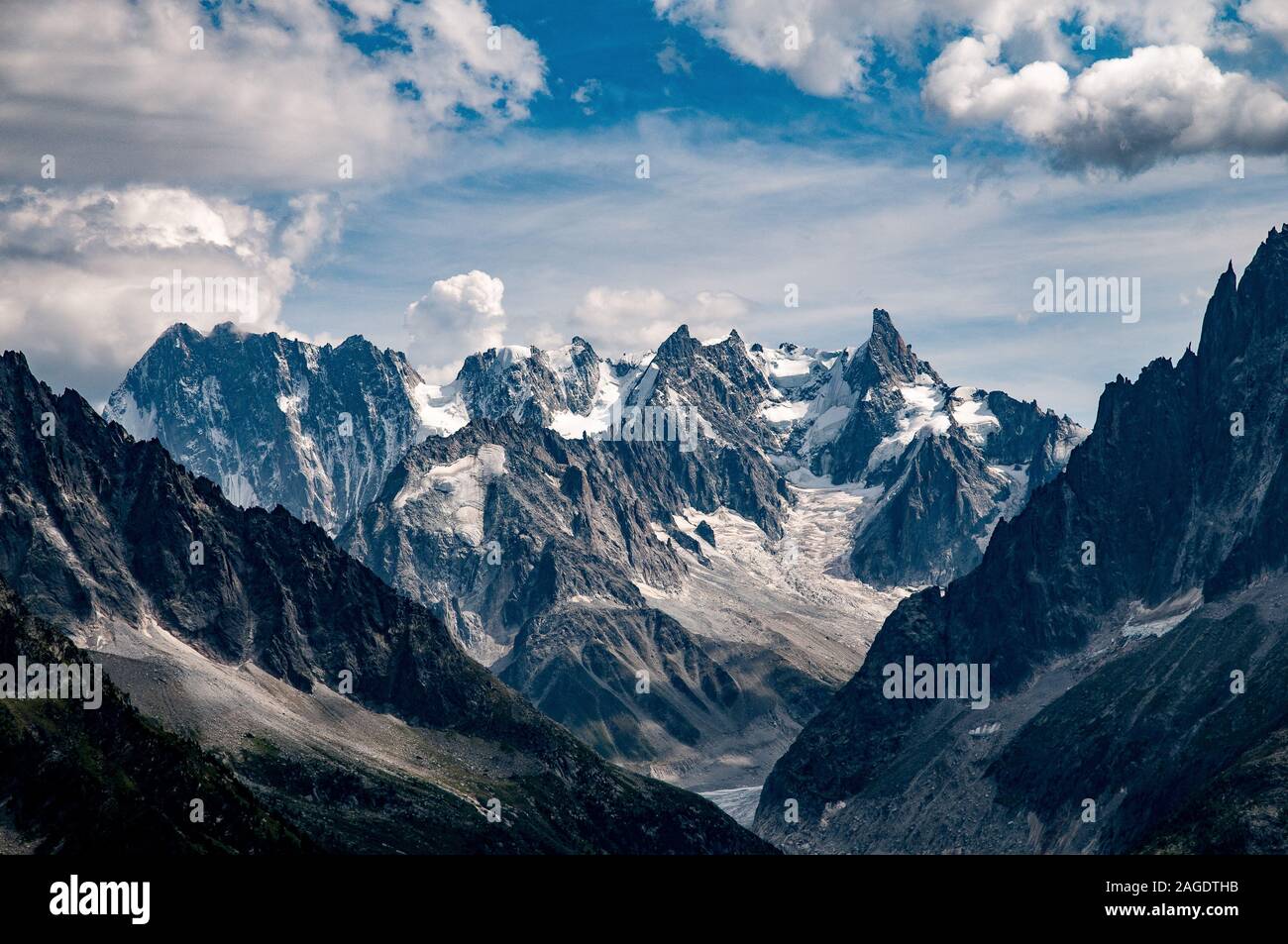 Giants tooth hi-res stock photography and images - Alamy