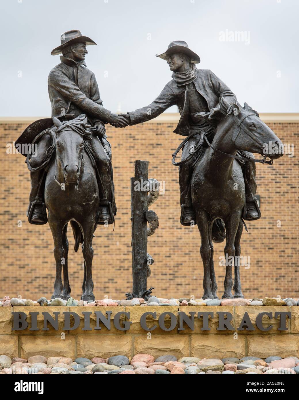 Horse binding hi-res stock photography and images - Alamy
