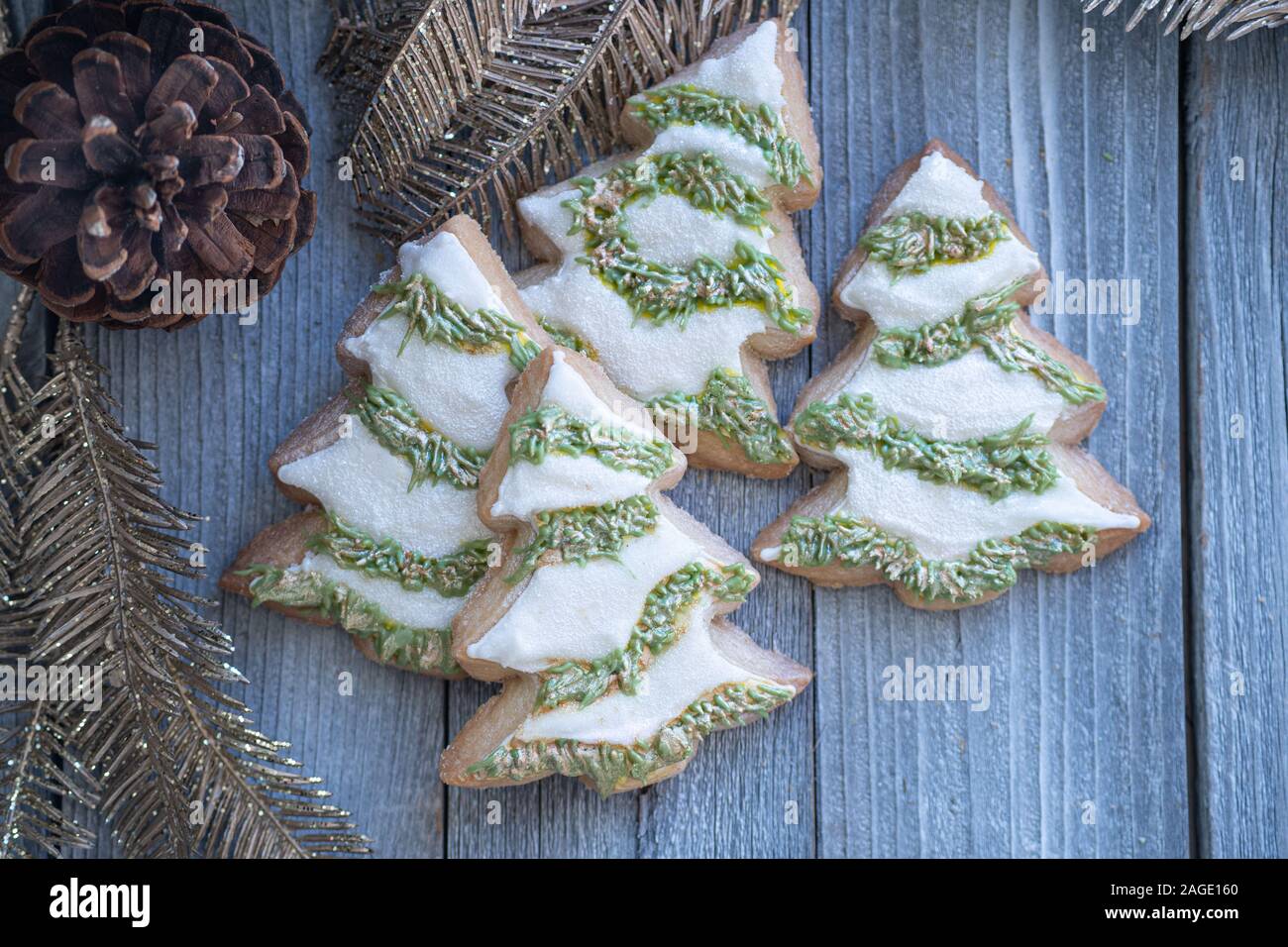 Beautiful royal icing cookies hi-res stock photography and images - Alamy