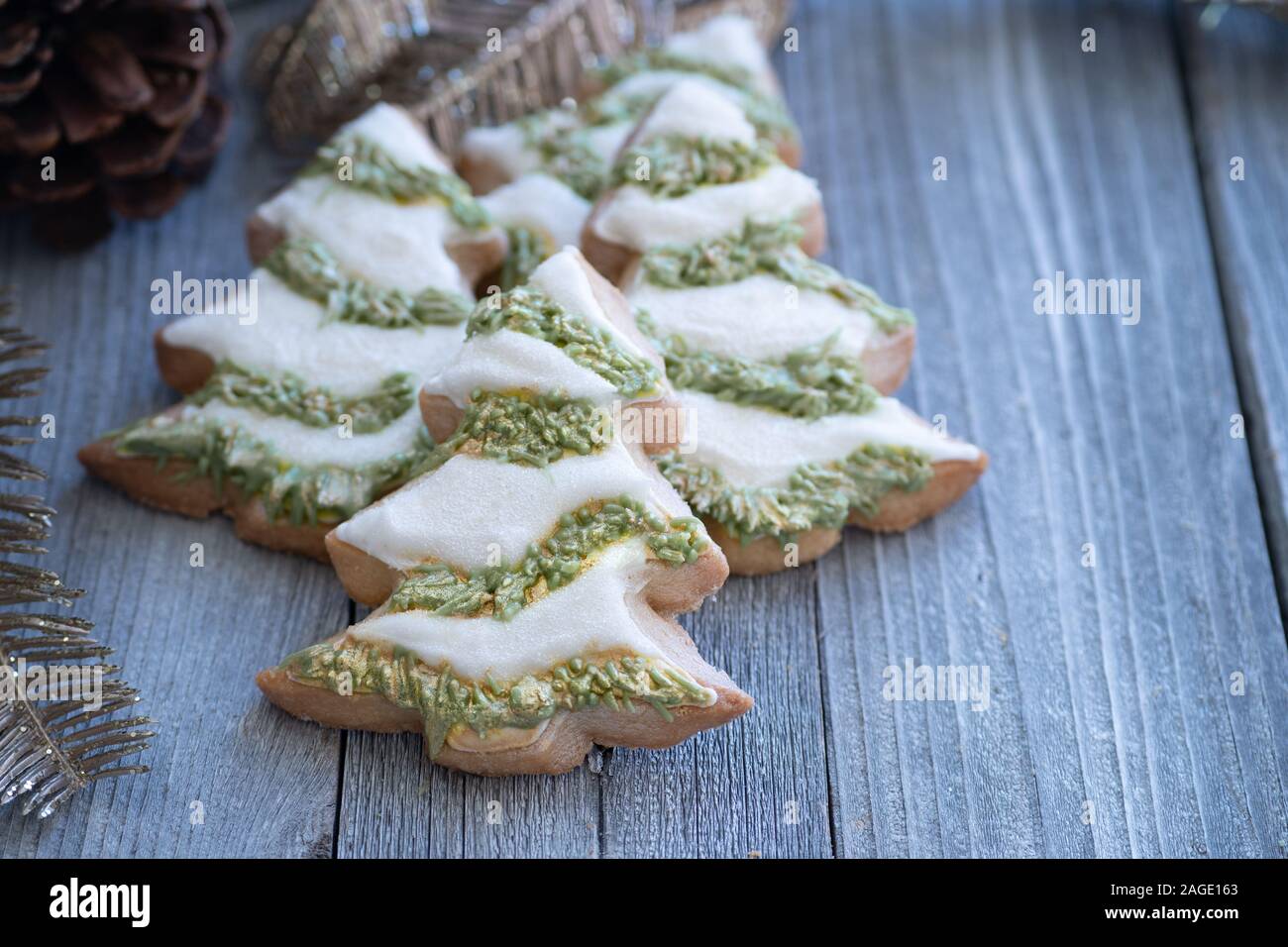 Beautiful royal icing cookies hi-res stock photography and images - Alamy