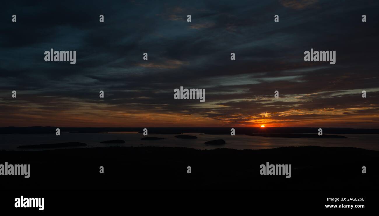 Wide shot breathtaking sunset hi-res stock photography and images - Alamy